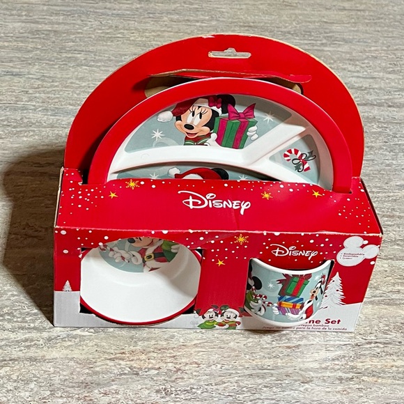 Disney | Dining | Disney Holiday Dinnerware Set | Poshmark